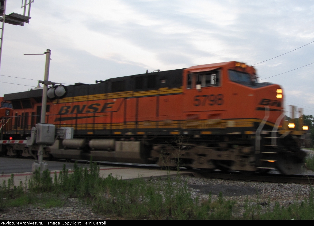 BNSF 5798